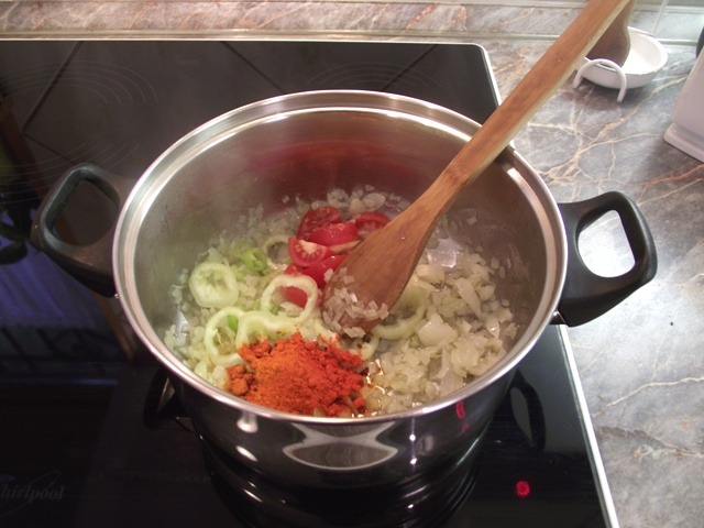 Tarhonyás paprikás krumpli - kolbásszal vagy virslivel - Háztartás Ma